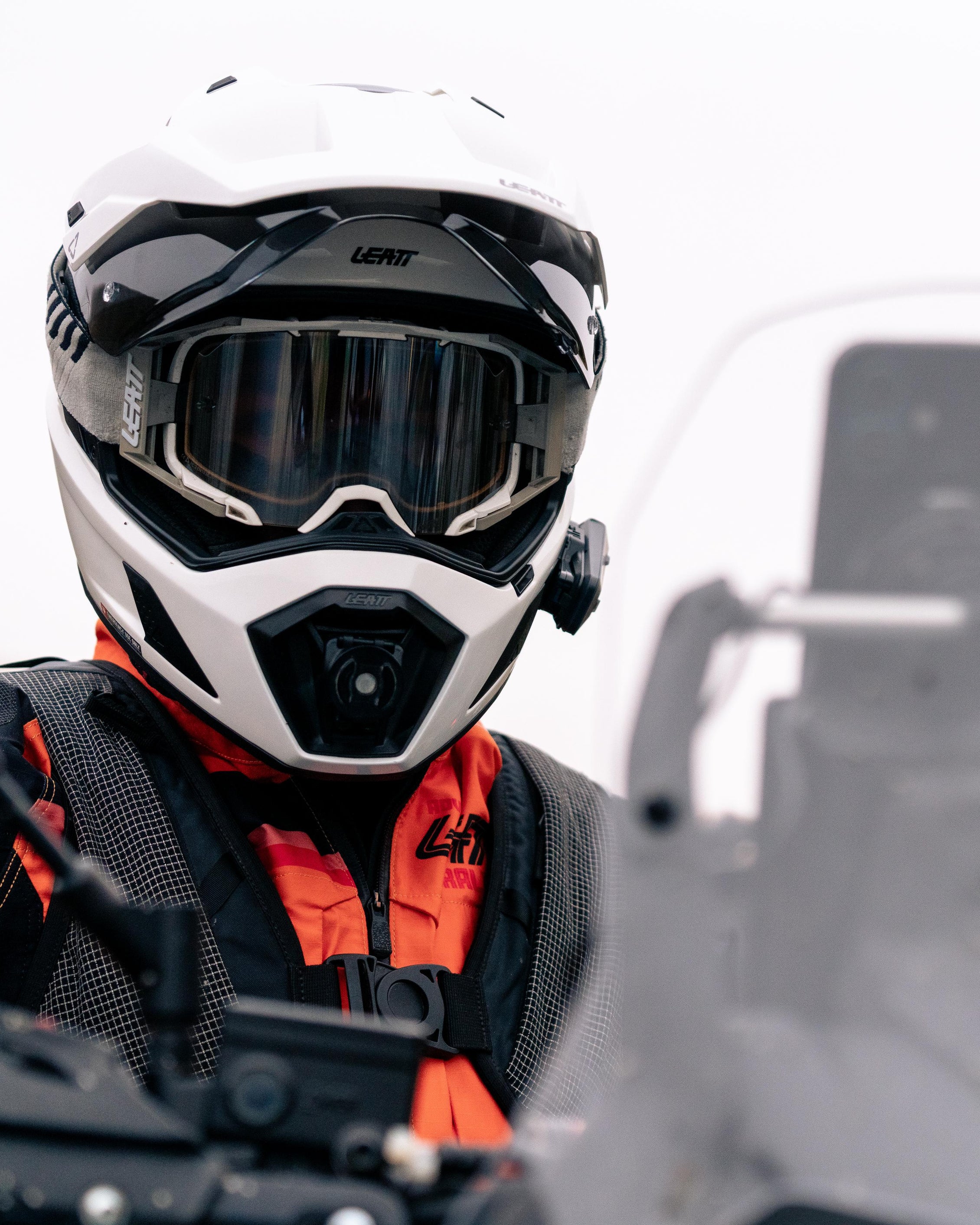 Helmet Kit ADV 9.5 Carbon with 4.5 Iriz Goggle – Leatt USA
